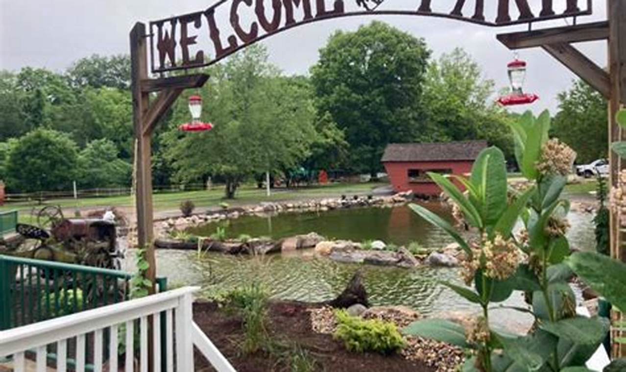 Visit East Peoria Farm Park: Fun & Education!